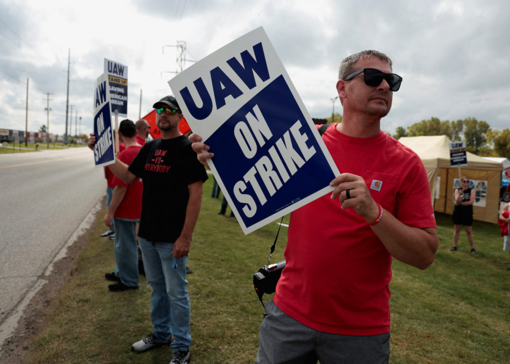 Here's how the UAW strikes are affecting Jaxport's auto business ...